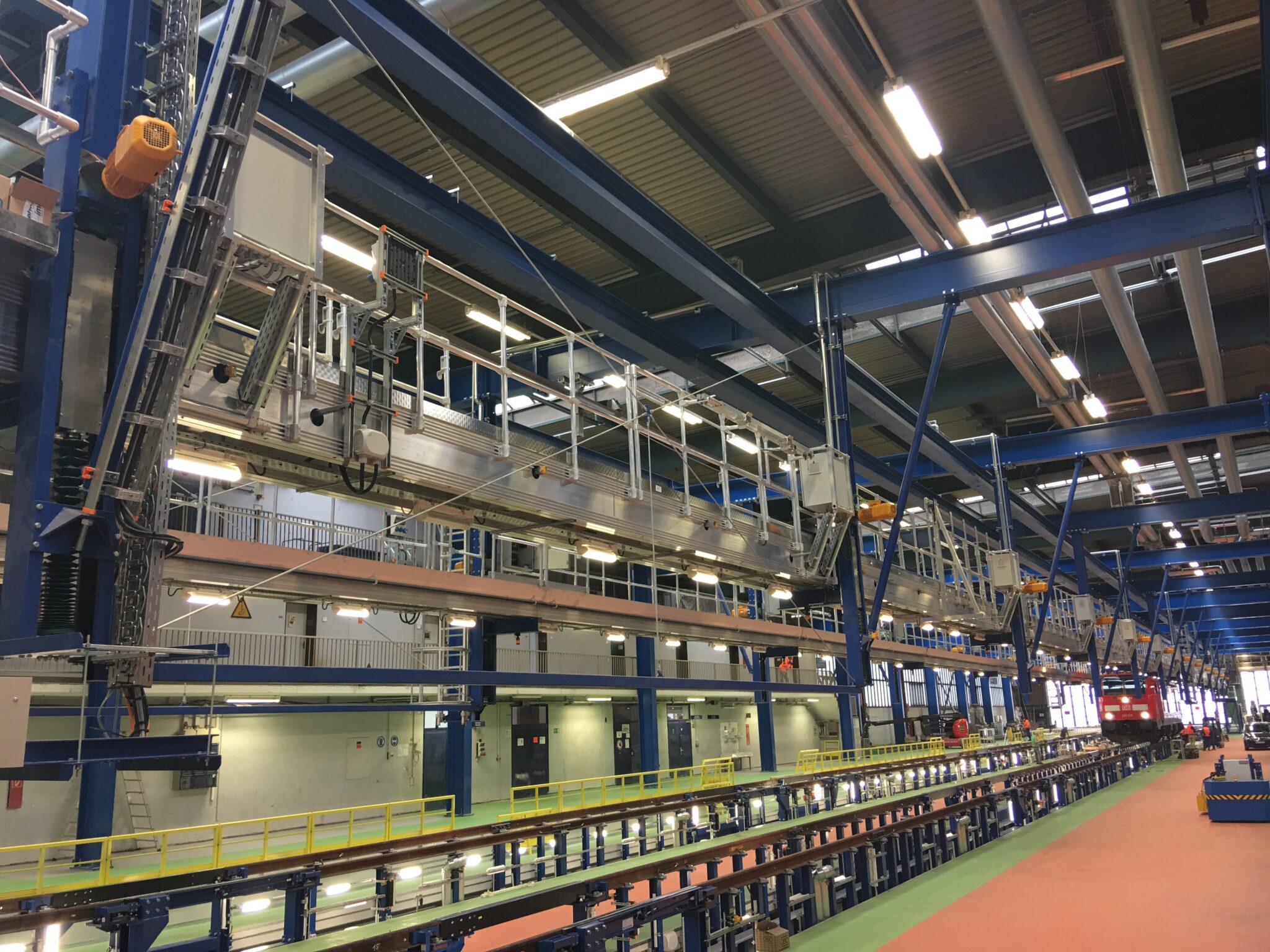 Height-adjustable roof work platforms • SOBAtec